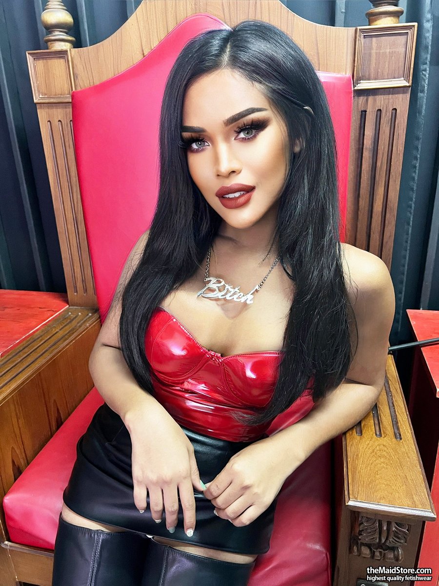 BirchPlace on Twitter: "Boot bitch🥰 #bitch #necklace"