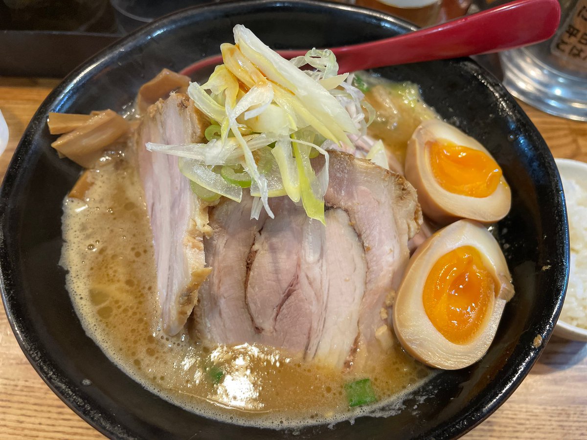 雨晴はう🌦看護師vtuber On Twitter 一軒目 赤乃みずきさんmikoookami に教えていただきました 『麺処 花田 上野店』さんです! 味卵味噌チャーシュー麺