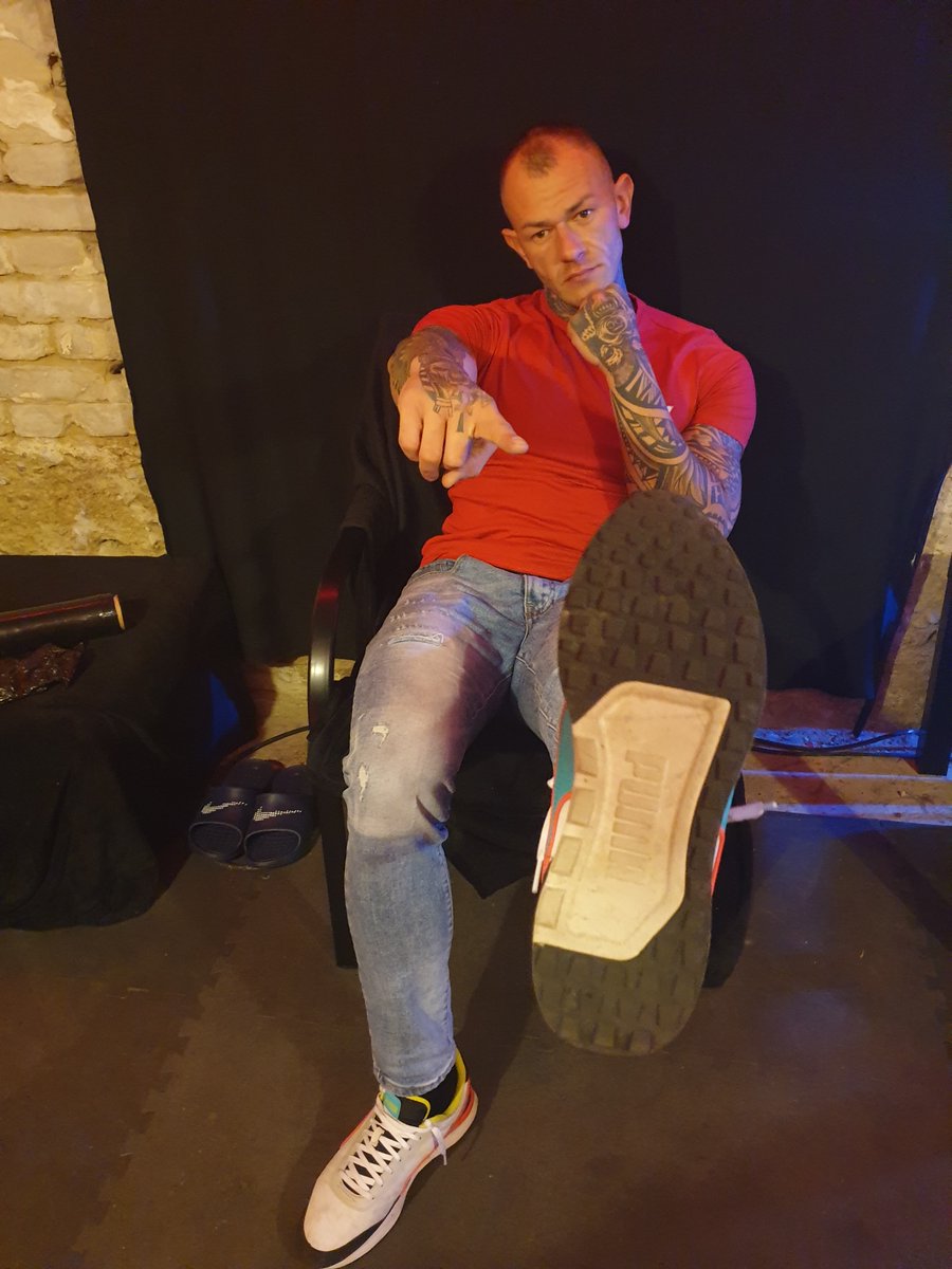 Adonisdomtop 3 1k On Twitter Slave In Your Place Serve Me Slave