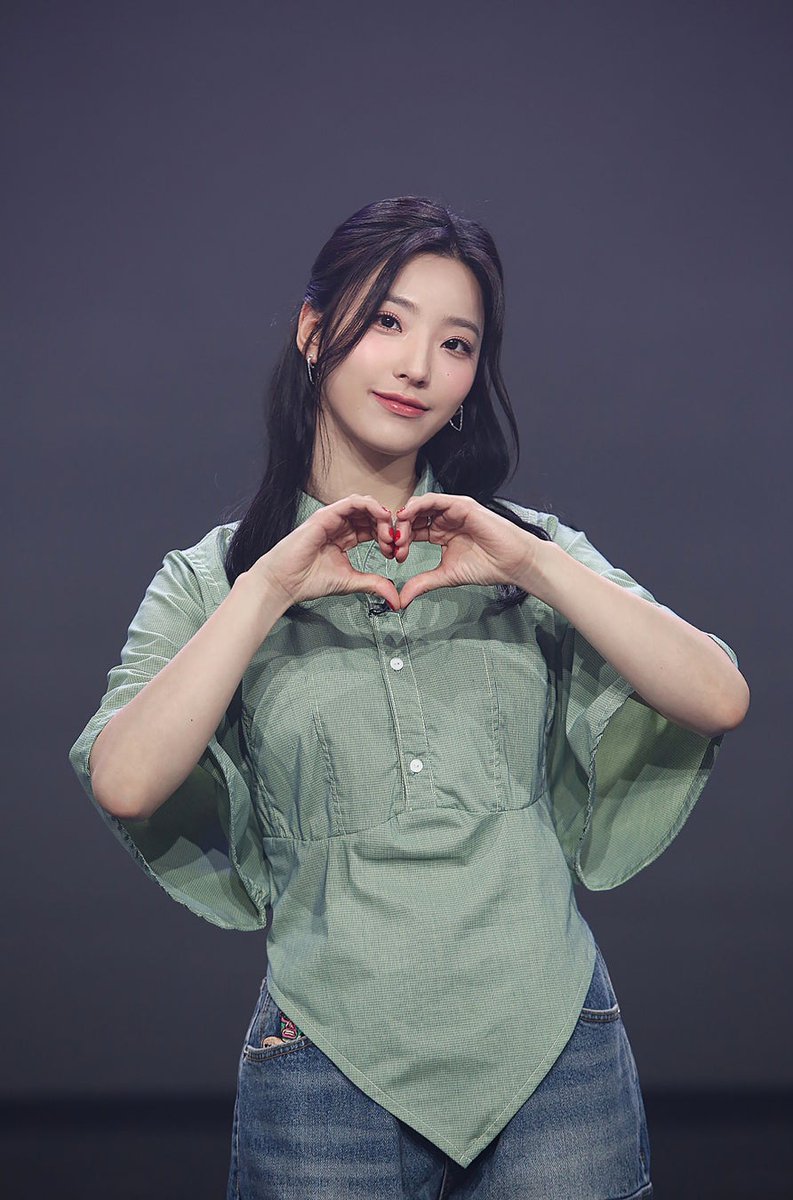 fromis_9 post on Twitter: "[INFO] - 230420 fromis_9 Lee Saerom as MC for Lemino's Let Me Know K ...