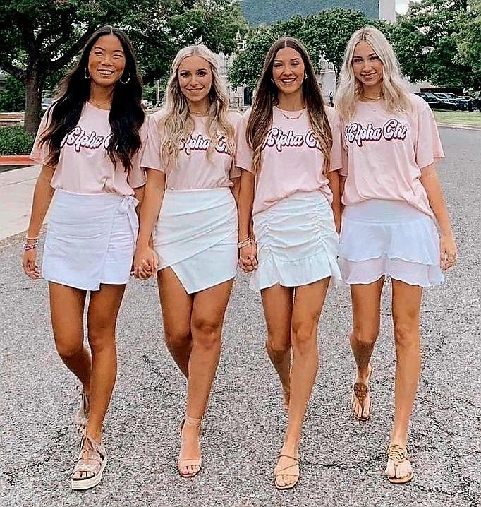 Sexy Women Of The World On Twitter Rank These 4 Beauties 1 4