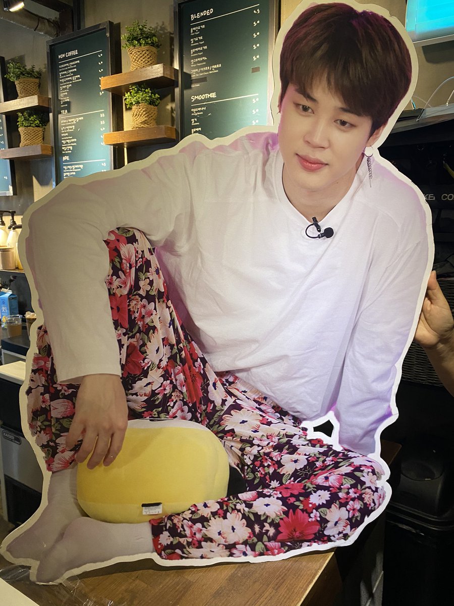 🍧 🎀𝔹𝔸𝔹𝕐 𝕄𝕆ℂℍ𝕀🎀 🍧 ʲᵐ ⁷ ||| on Twitter: "RT @oilSGTH: เจ้าของคาเฟ่ตรงข้ามตึกไฮบ์ยกน้องจีมินมาให้ ...
