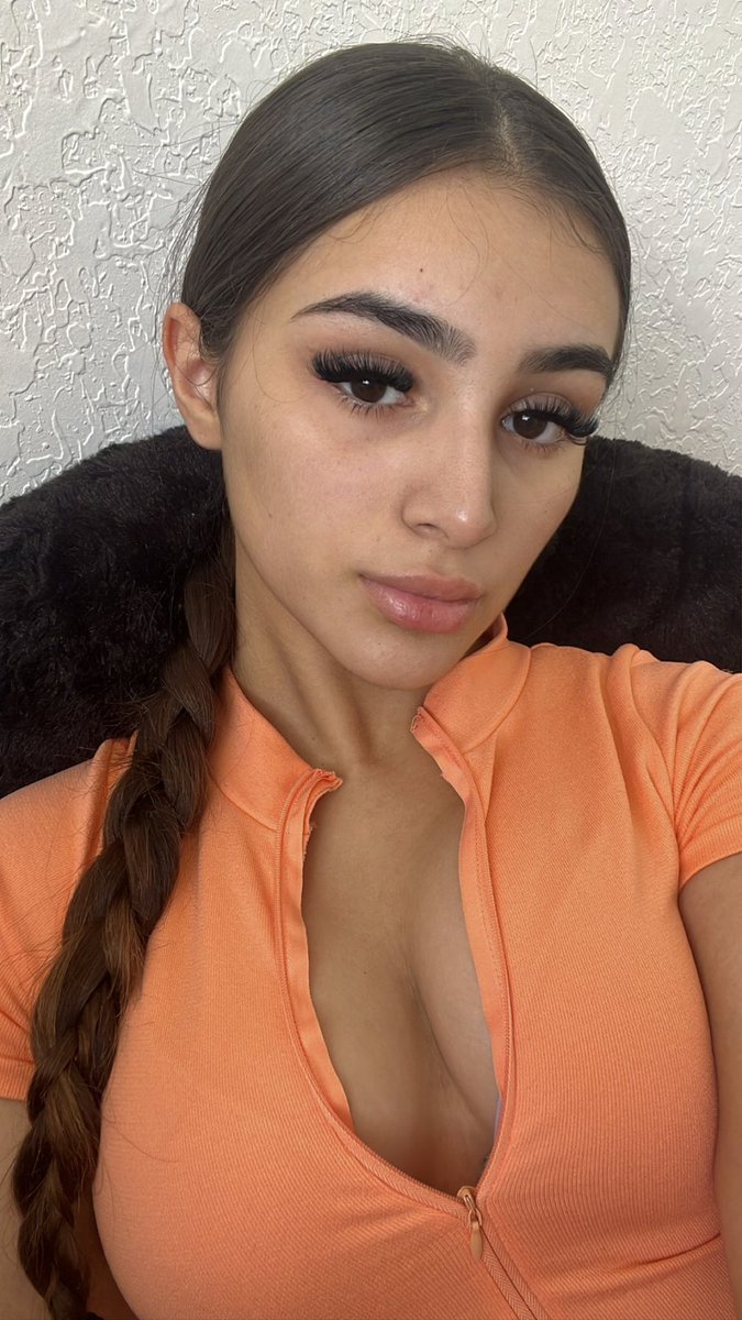 ARI on Twitter: "feelin peachy 🍑🍊"