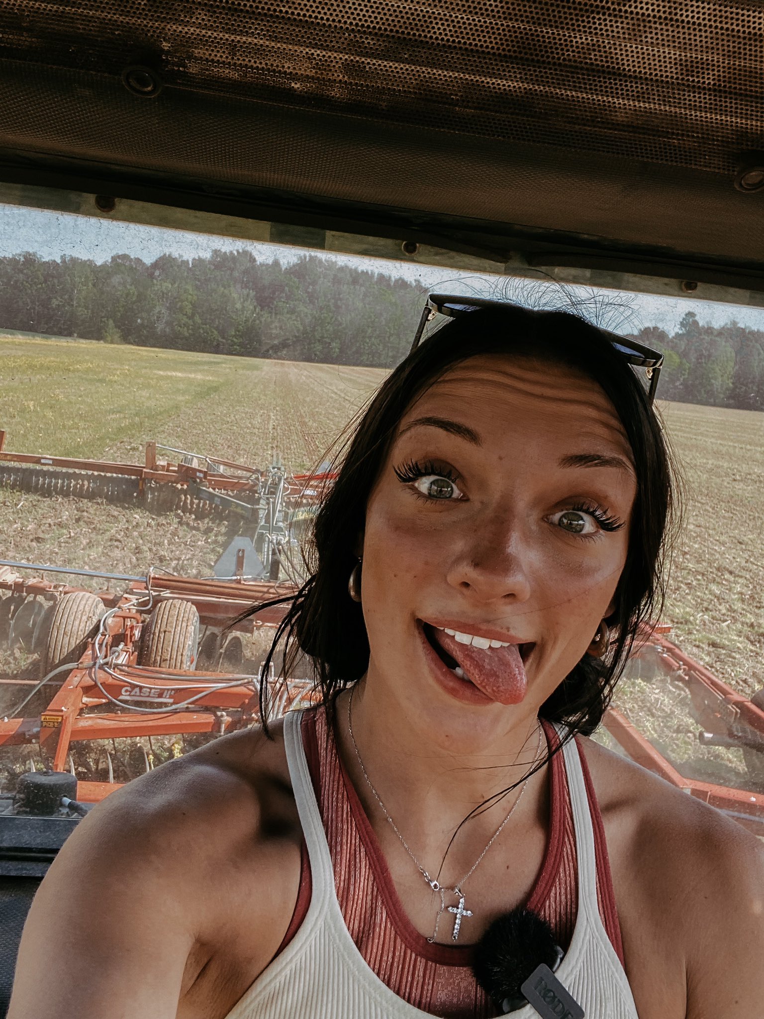 Farmer Grayce on Twitter: "@SabastianMof iPhone 11 I think!! Not really sure what it is I just ...