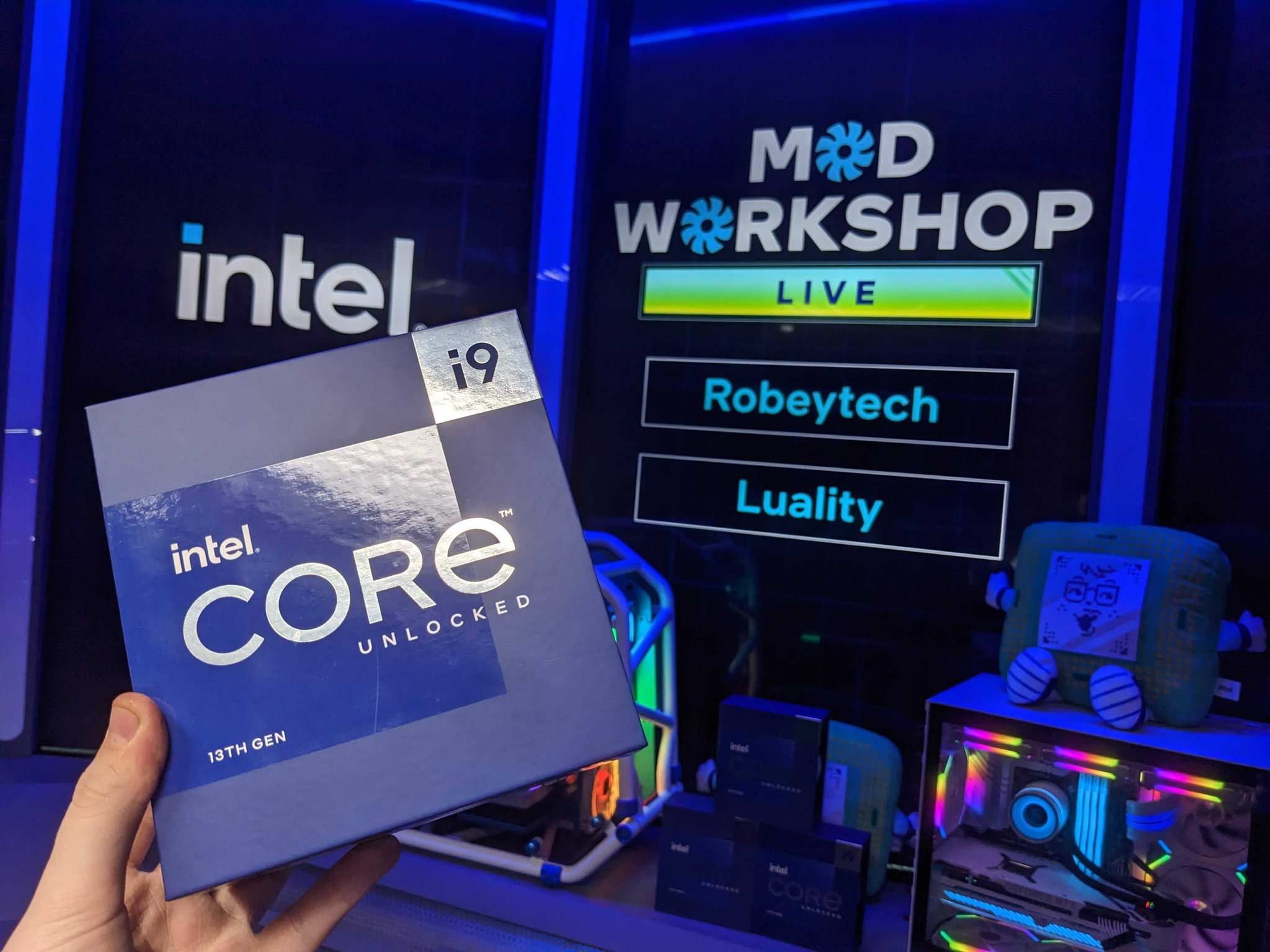 Intel Gaming on Twitter: "We're back in the #ModWorkshop studio for a new #13thGen @msigaming ...