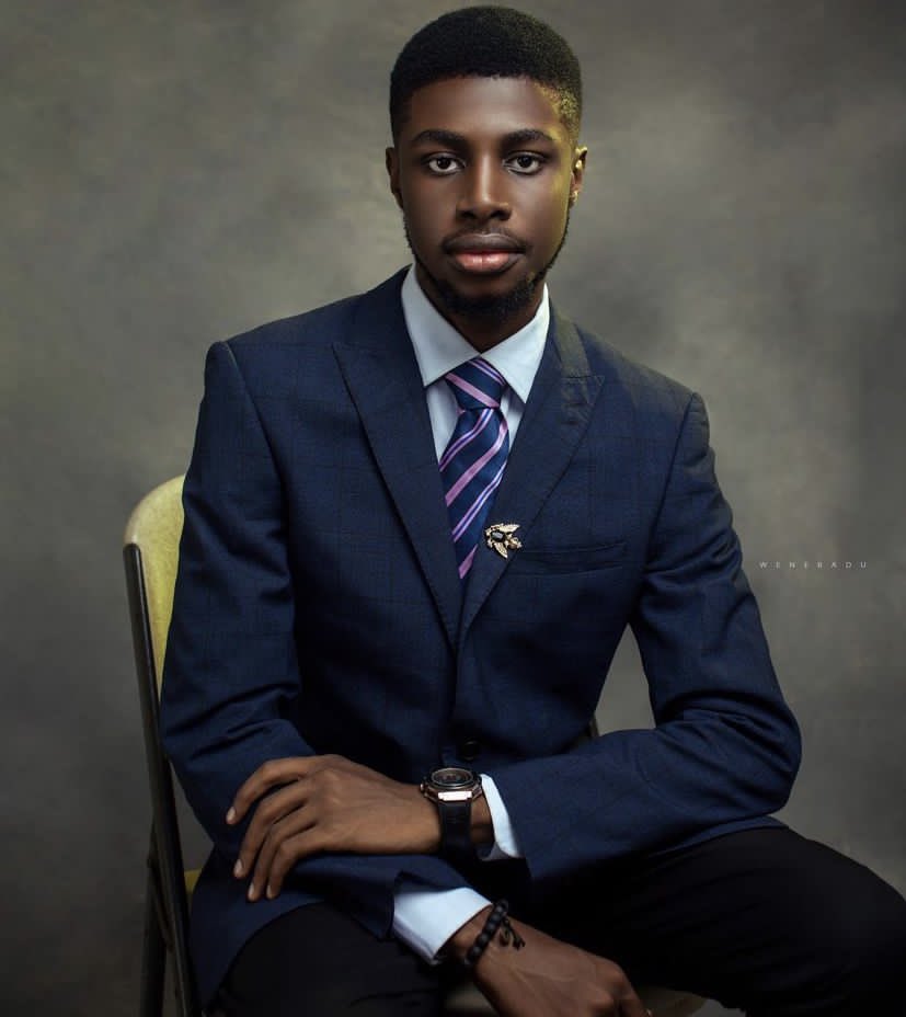 Chinonso Nzeh on Twitter: "2019 and 2022. Me in suit."