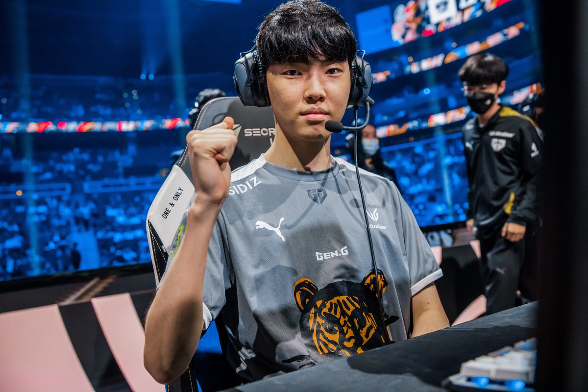 LoL Esports on Twitter: "What is your all-time favorite play by Chovy? Let us know in the replies 👇"