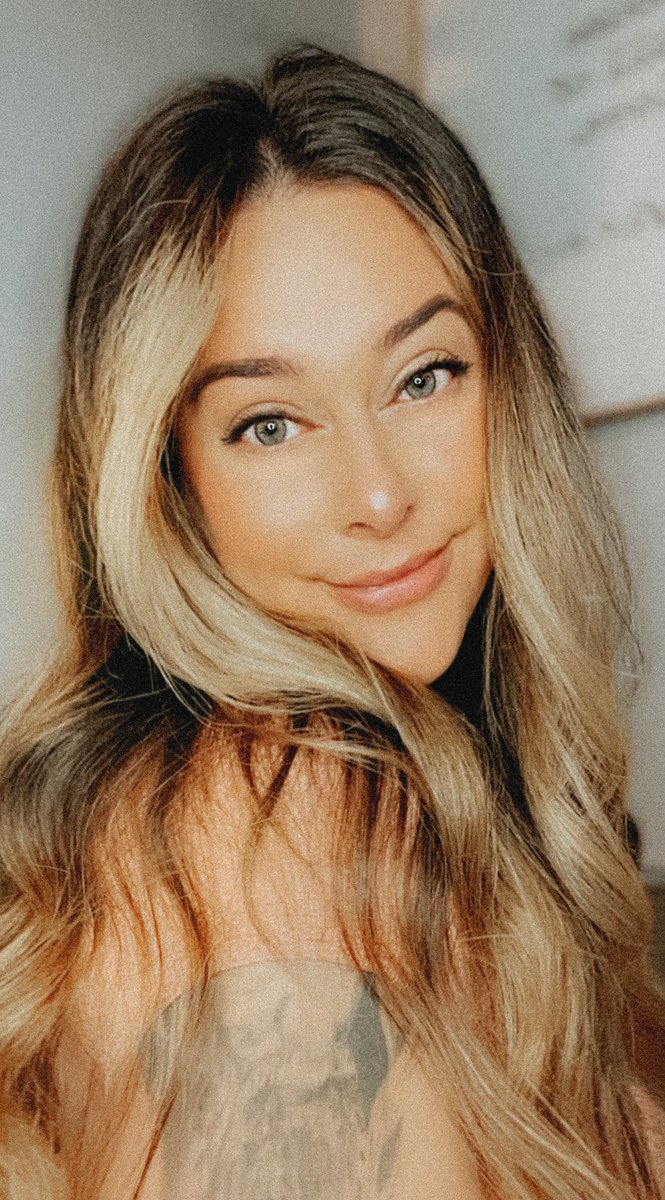 r𝒜ch on Twitter: " she’s got glitter for skin