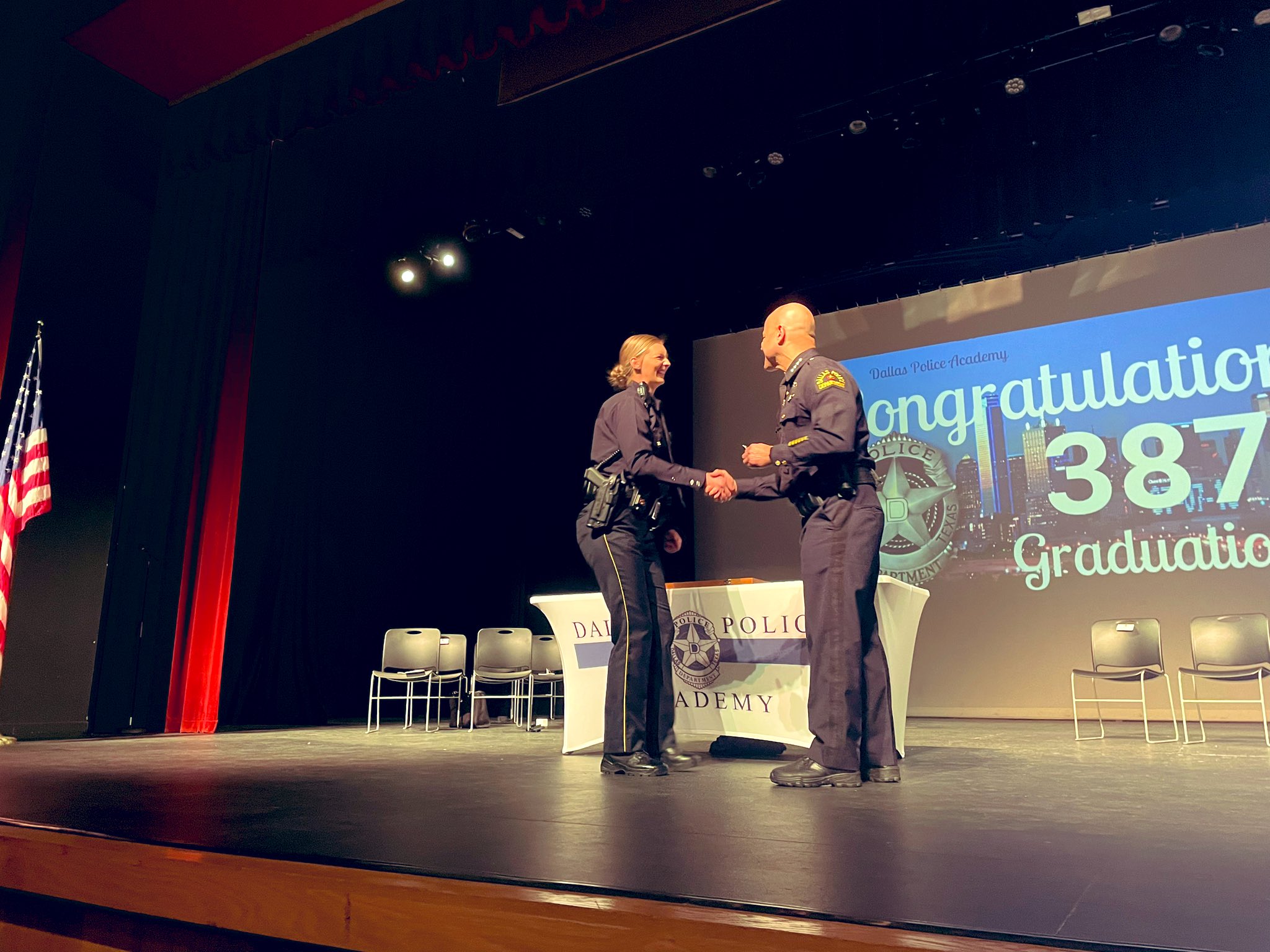 Dallas Police Dept On Twitter Dpdchiefgarcia Presents Class 387 With Their Badges T