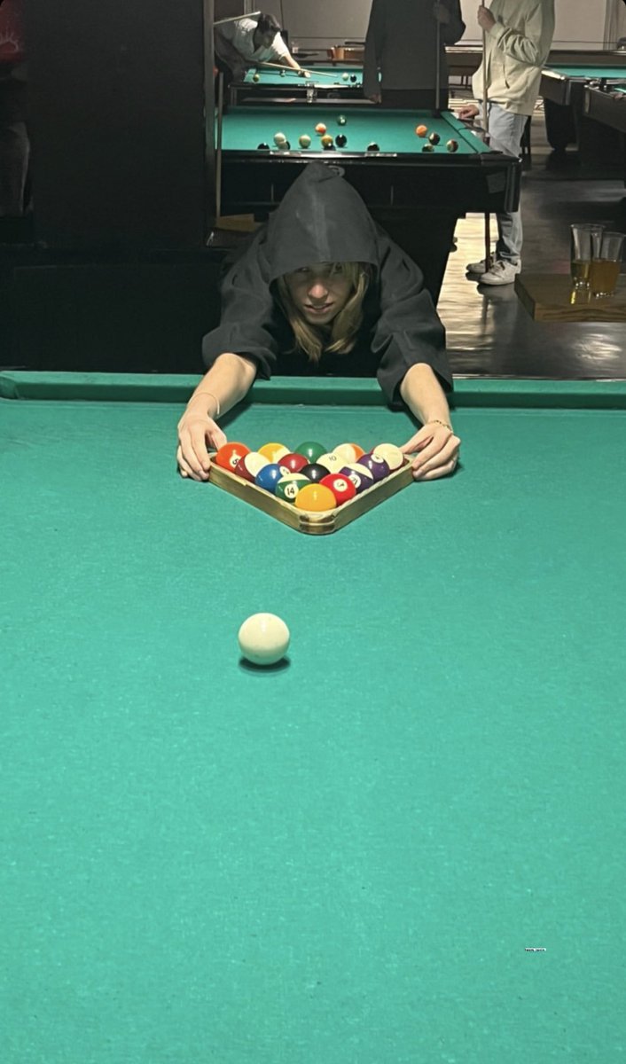 daily maya hawke on Twitter: "maya hawke pool king 🎱"