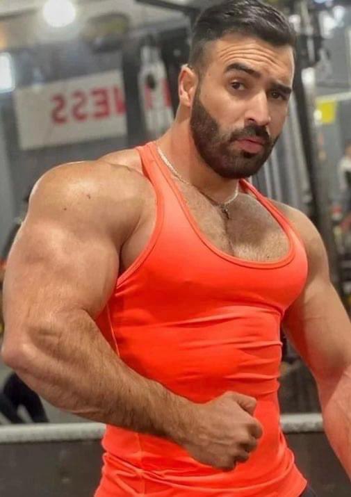 Muscle Guy On Twitter How To Fill Out A Tank Top