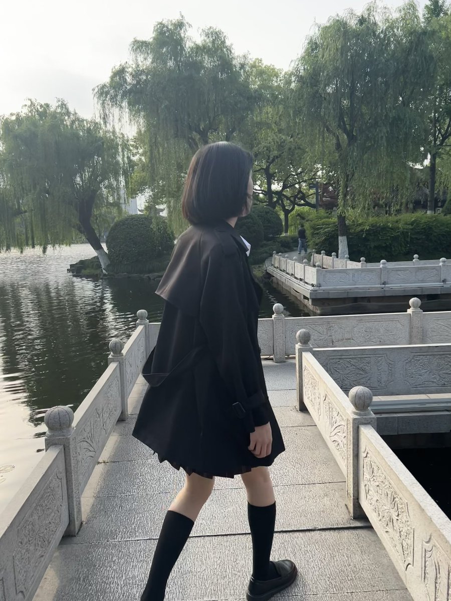 秋鈴莱月 On Twitter 好像很久没有发图了,炫耀一下咱的新衣服和镜子,虽然很久以前就到了