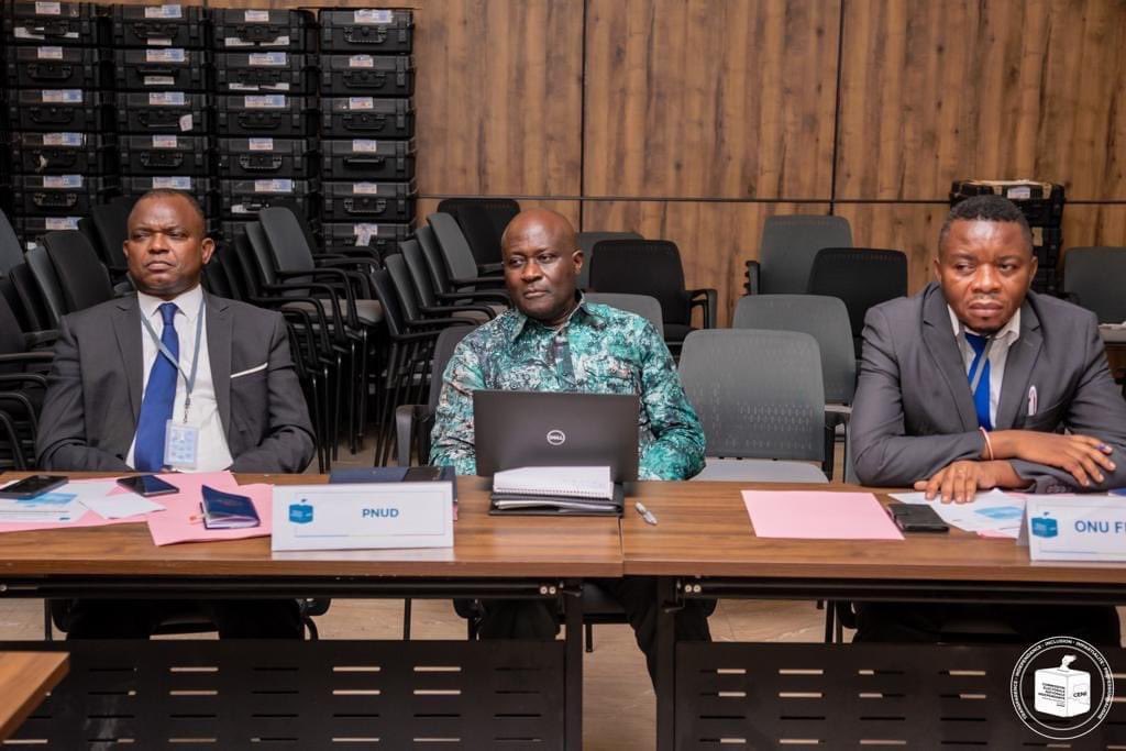 Ceni-RDC on Twitter: "ACTIVITÉS | Le 2e Vice-président de la #CENI Didi MANARA LINGA, assisté de ...