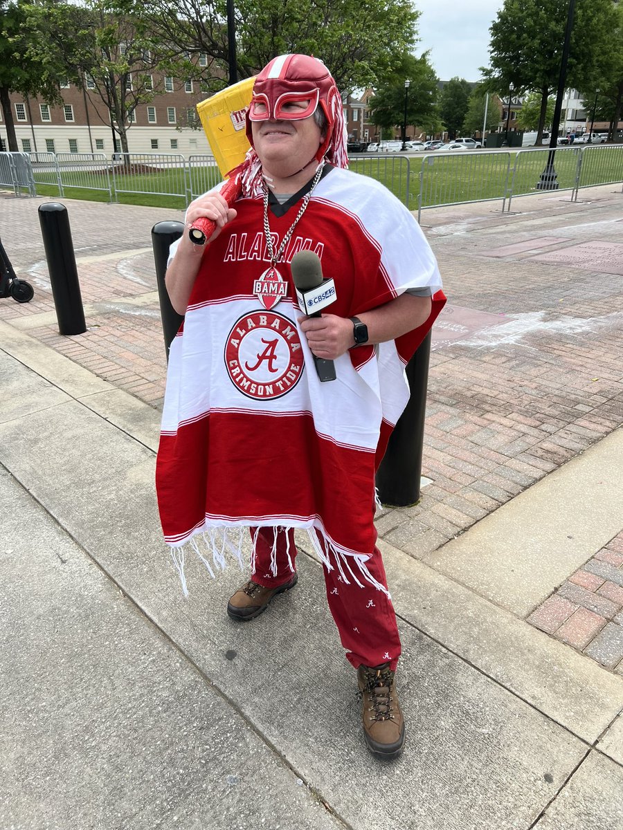 Tim reid on Twitter: "ALABAMA CRIMSON TIDE SUPER FAN “ NACHO ALABAMO” : Nacho and thousands of ...