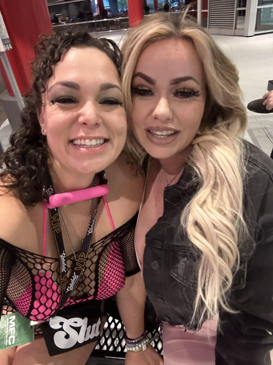 Betty B. - Bday April 19- Chicago 19-24 AZ 28-30 on Twitter: " ️🫶 @marilyn_melons"