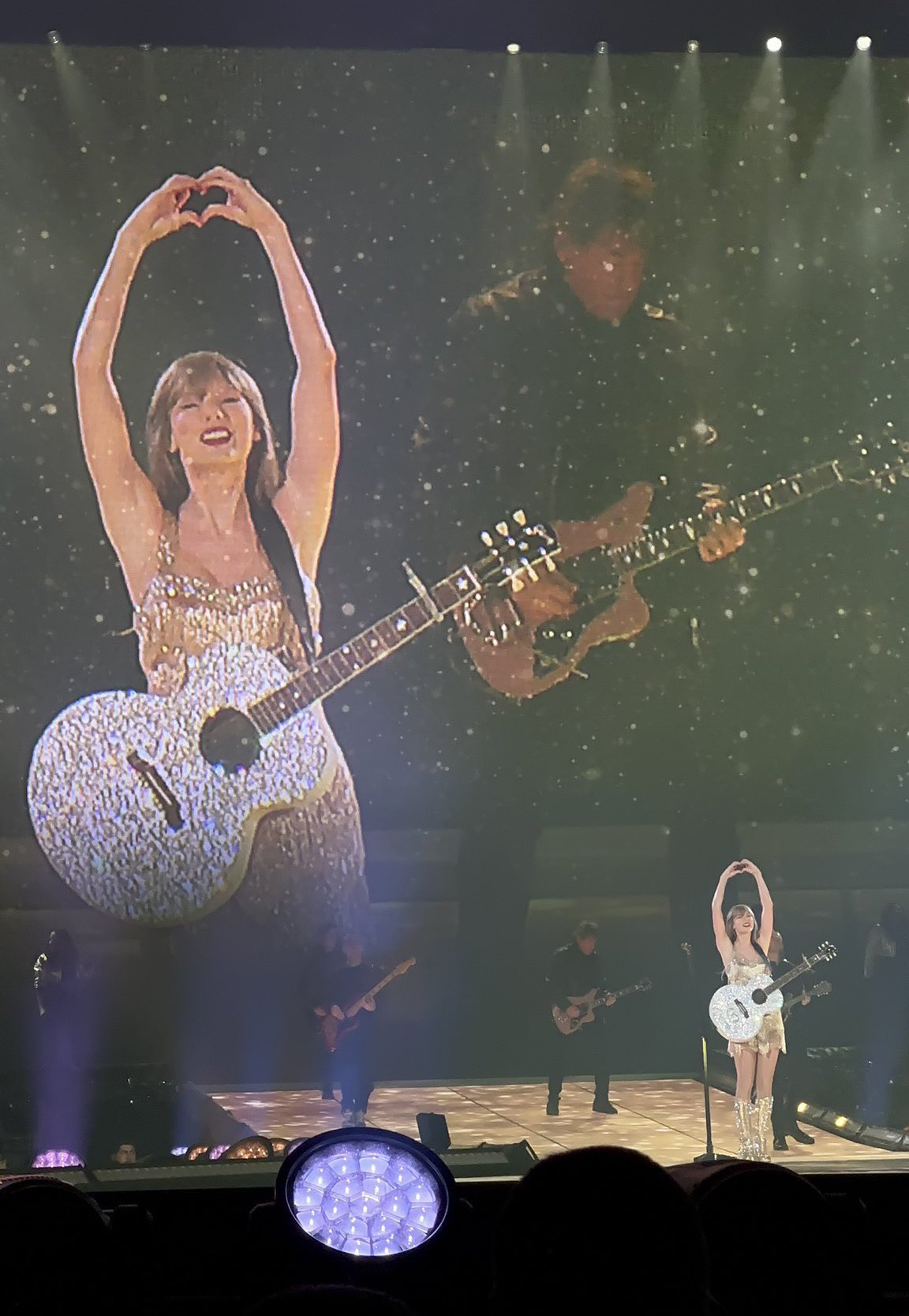 Hand Heart Taylor Swift