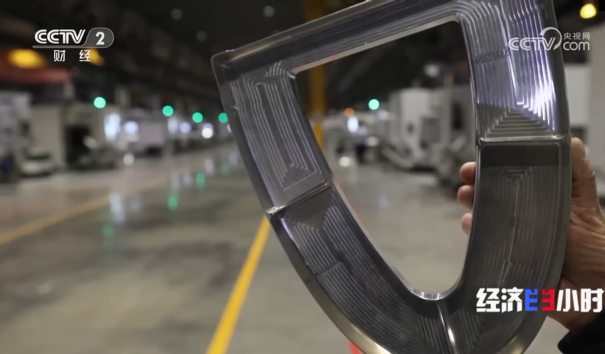 Chinese company Kede, created the world's first 5 axis continuous CNC ...