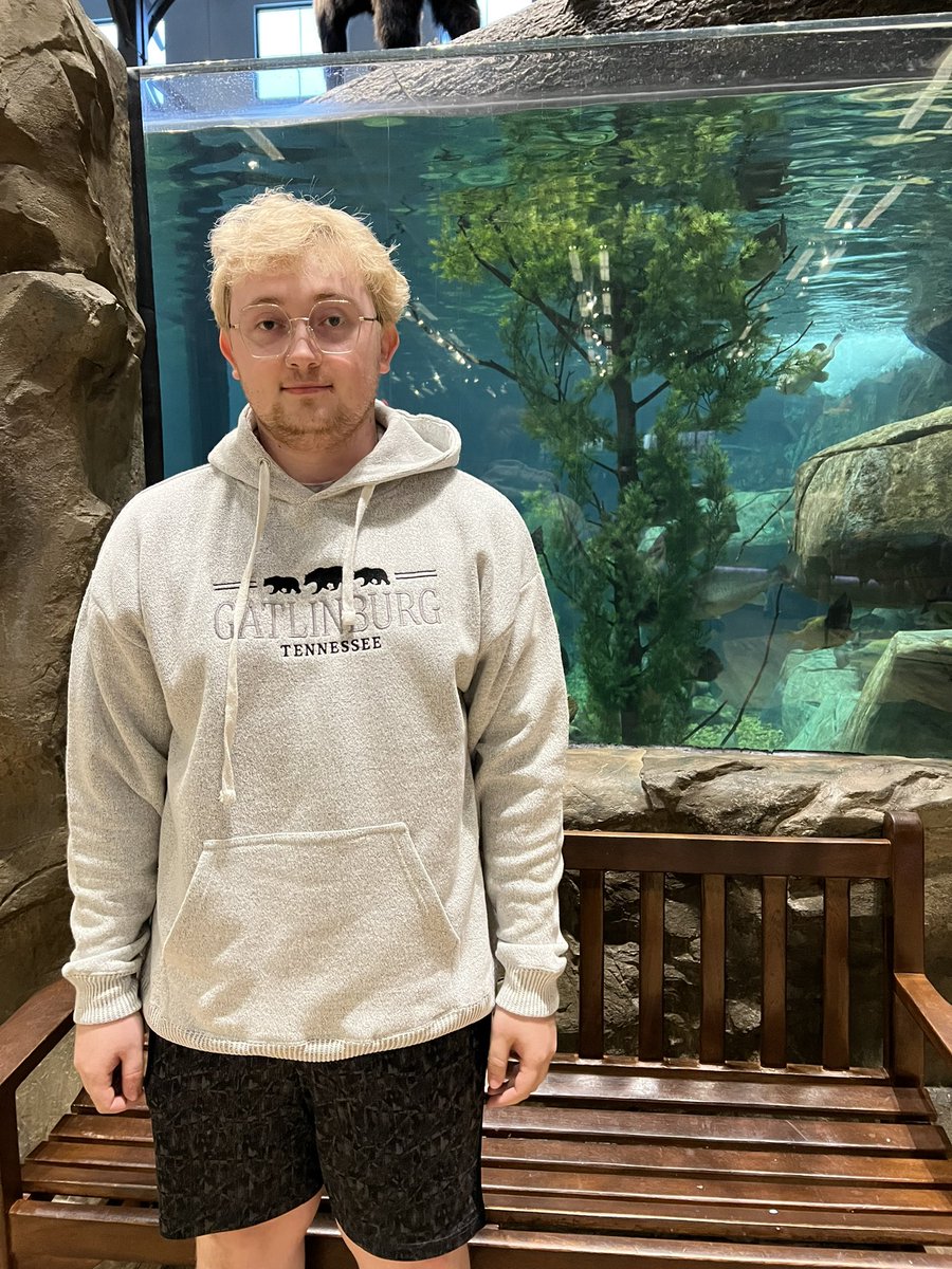 ethan 🦒 on Twitter: "I fell in the bass pro fish tank"