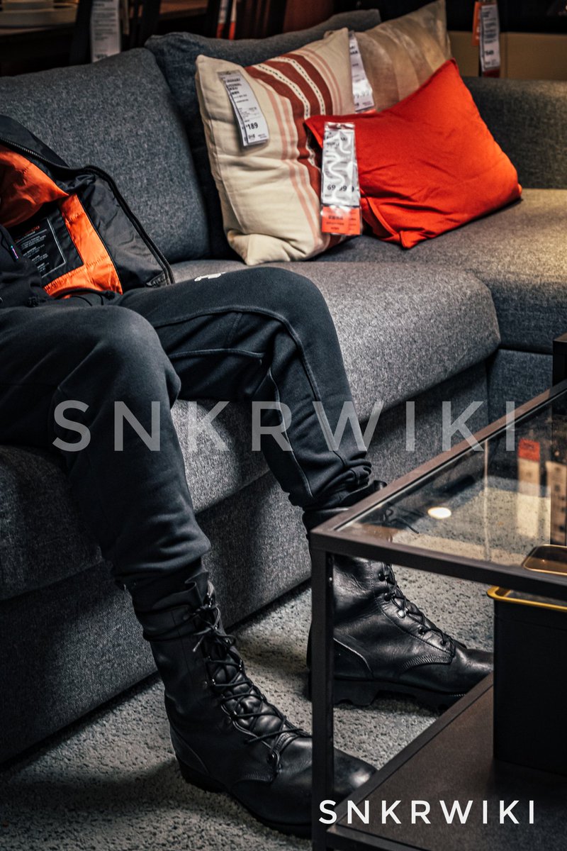 Snkrwiki On Twitter 人前⬅️ 人后⬆️ 忍了十几天没射,现在硬得看见个洞就想插进去