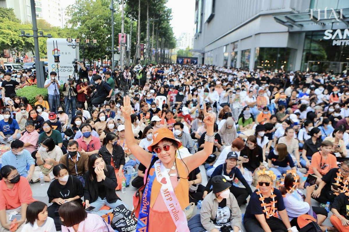 Thai Enquirer on Twitter: "Supporters of the Move Forward Party are gathering at Samyan Mitrtown ...