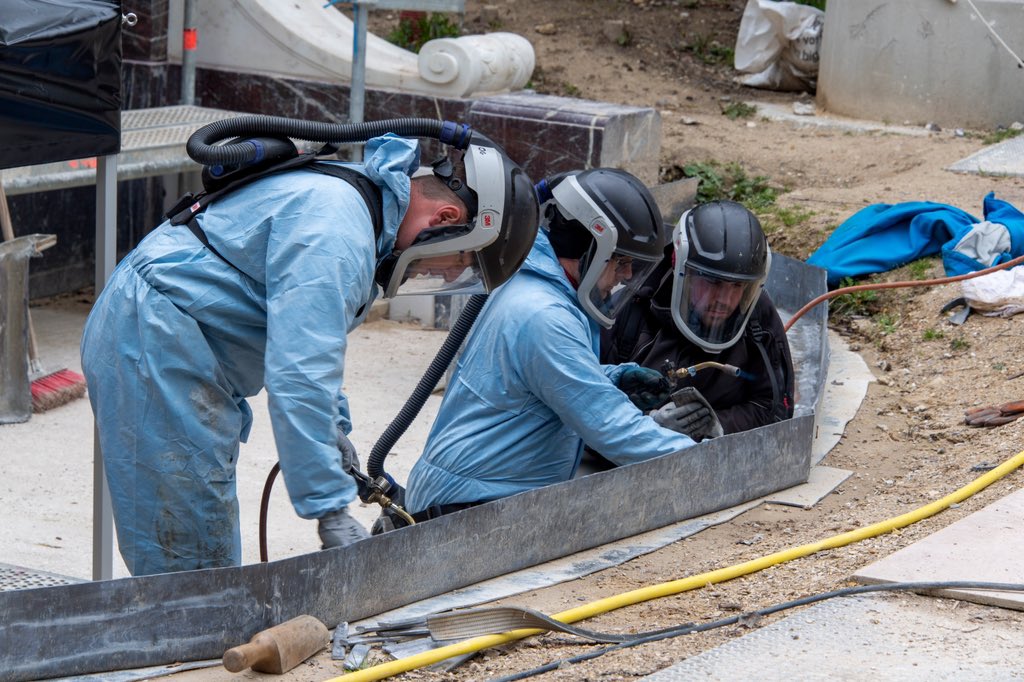 Château de Versailles on Twitter: "🇫🇷 La restauration du buffet d’eau se poursuit. Les marbres ...