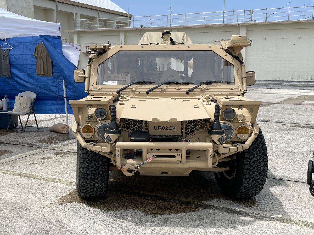 角材 on Twitter: "米陸軍の特殊部隊用車輌M1288 GMV 1.1！ 以前から見かけていたけど、やっと撮れた['A`] これ、ドライバー席がセンターなのな['A`] #アメリ ...