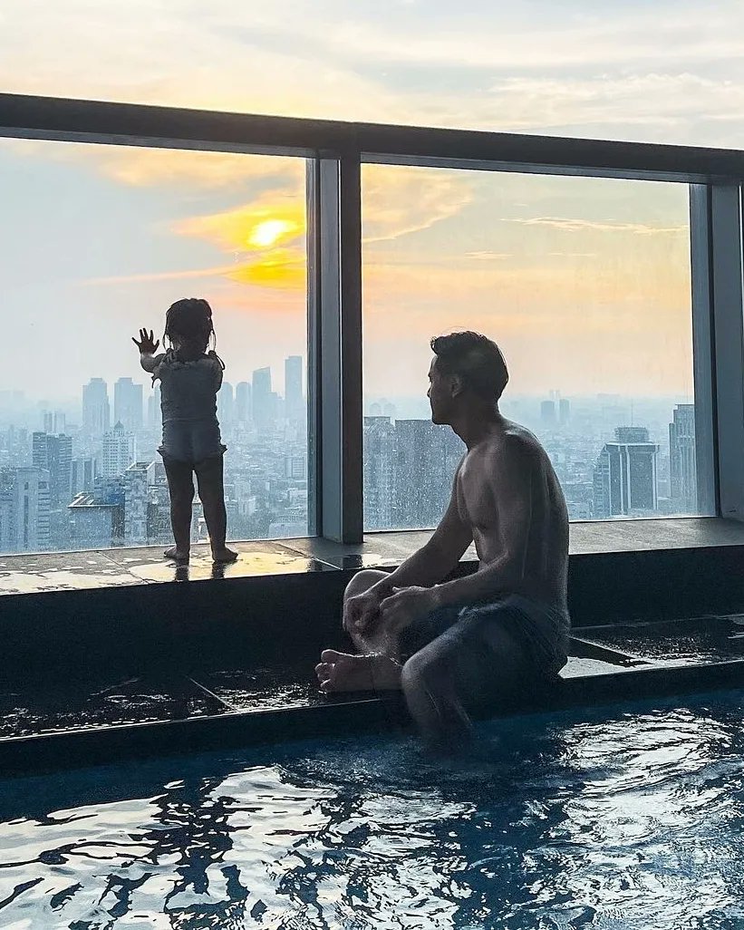 MRVVIP on Twitter: "Dion Wiyoko shirtless sunset with daughter. #selebwatch"