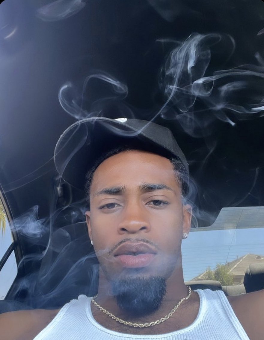 Busy Qster ™ On Twitter Set I Went Viral Wit This Regular Ass Selfie 😂