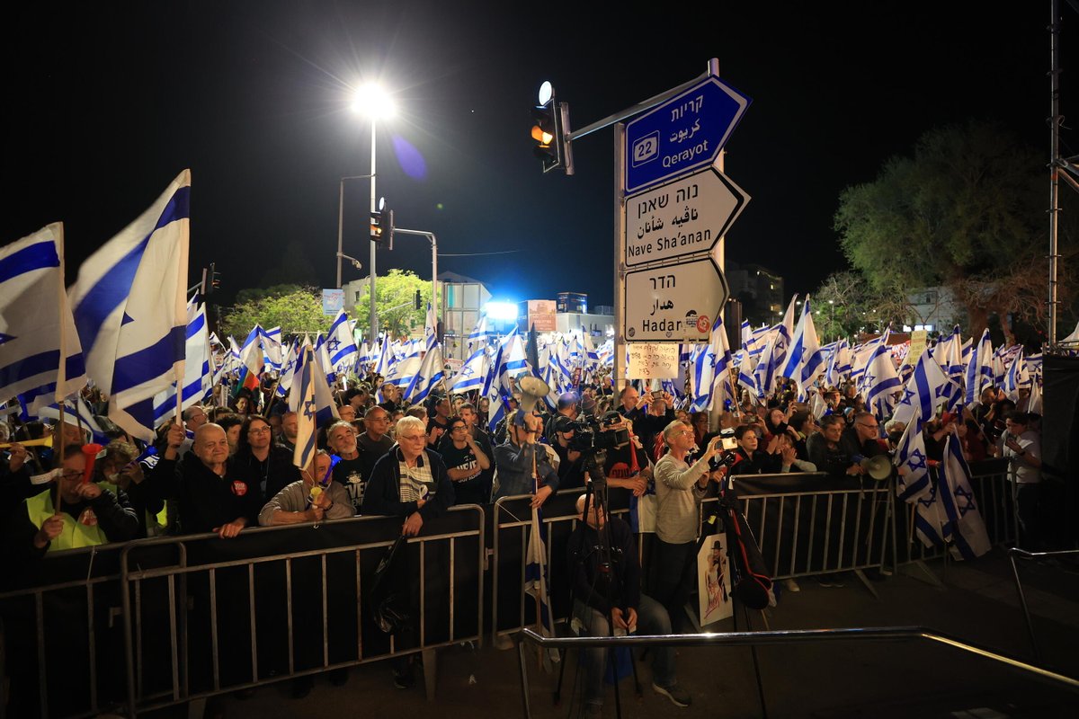 Ynet עדכוני On Twitter עקב הפגנה ותהלוכת מחאה בחיפה חסימות כבישים