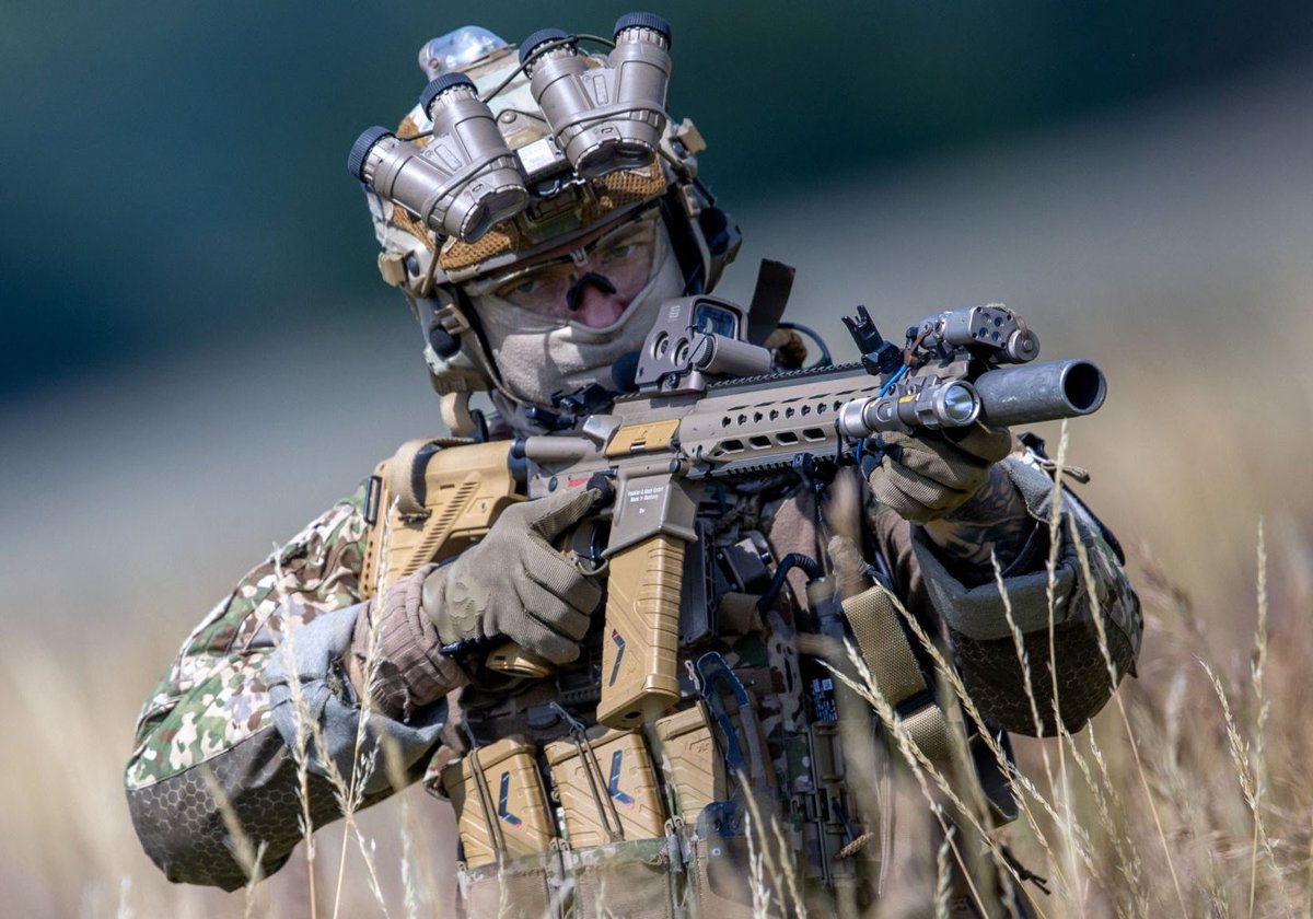 ᴅᴇᴡ on Twitter: "HK416 assault rifle"