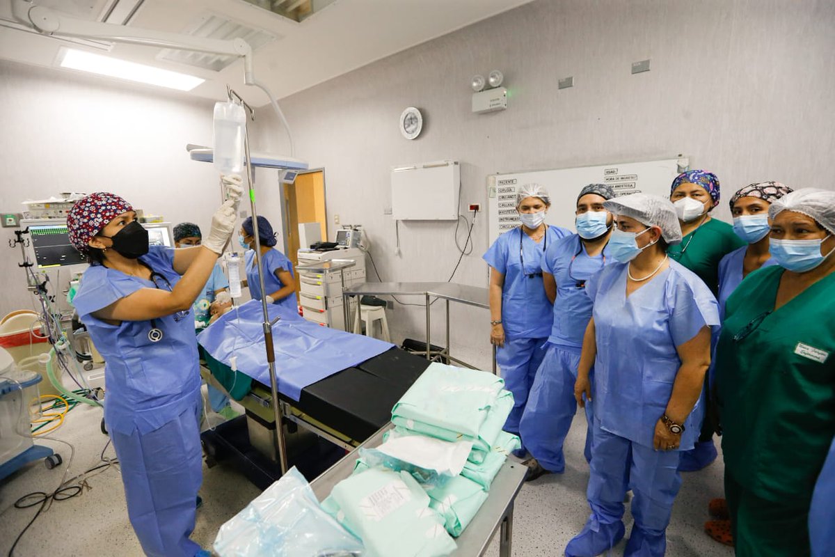 Ministerio de Salud on Twitter: "Además, realizó una visita al Hospital II–2 Santa Gema de ...