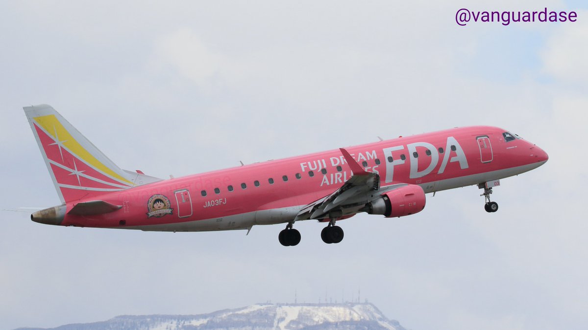 馬主来（パシクル）💉P3MPο🌟 on Twitter: "RT @vanguardase: FDA3号機JA03FJとHAC/ATR2号機JA12HCが丘珠空港で接近遭遇。 FDAは桜色に ...