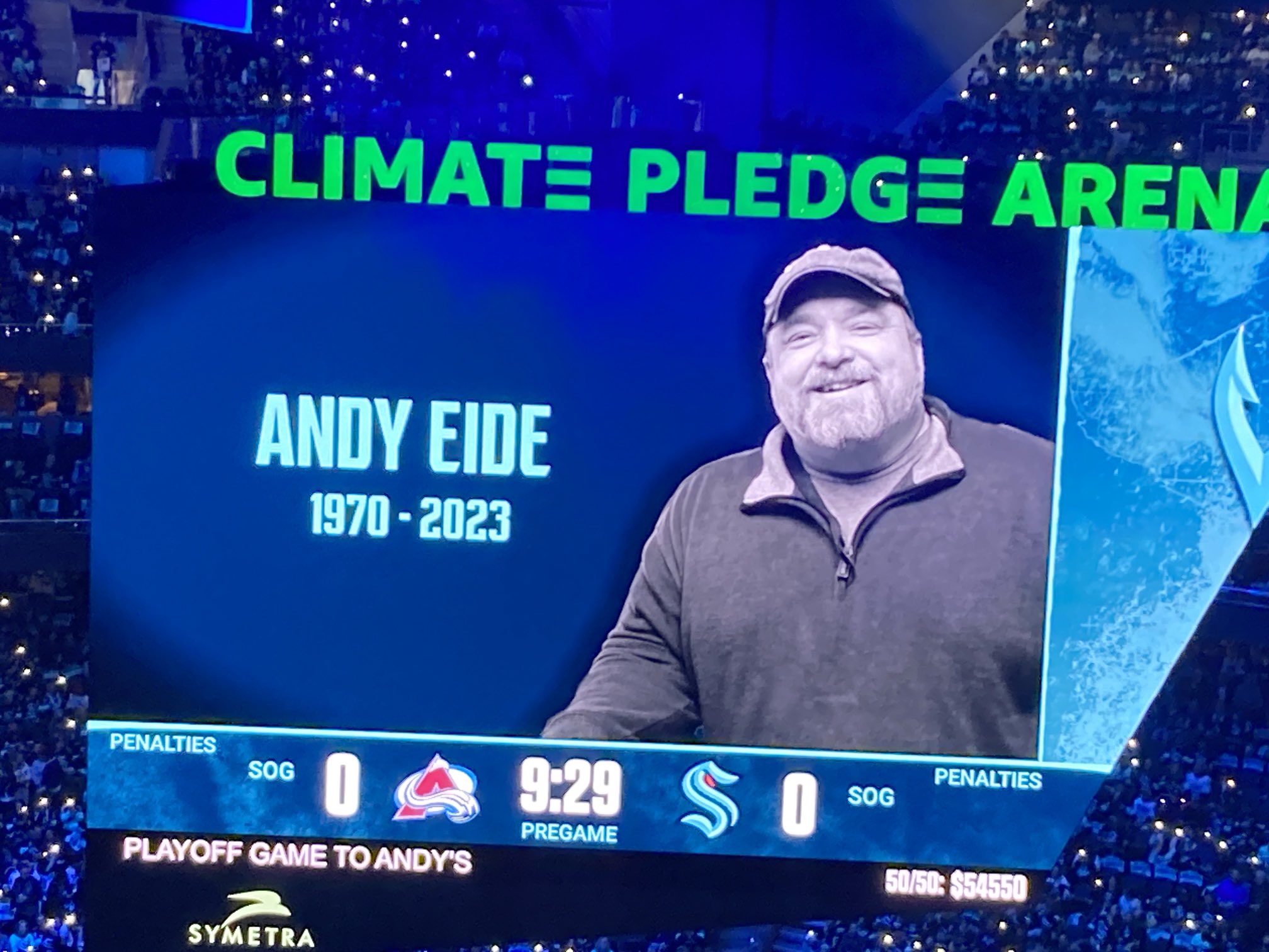 Geoff Baker on Twitter: "#SEAKraken pay tribute to the late Andy Eide, local hockey writer who ...