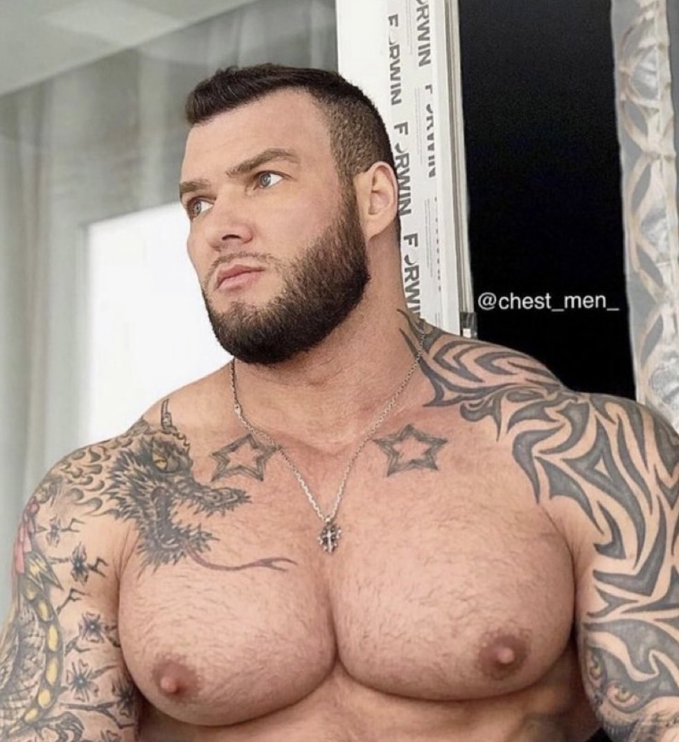 Bouncing Man Pecs on Twitter: "I love broad chests"