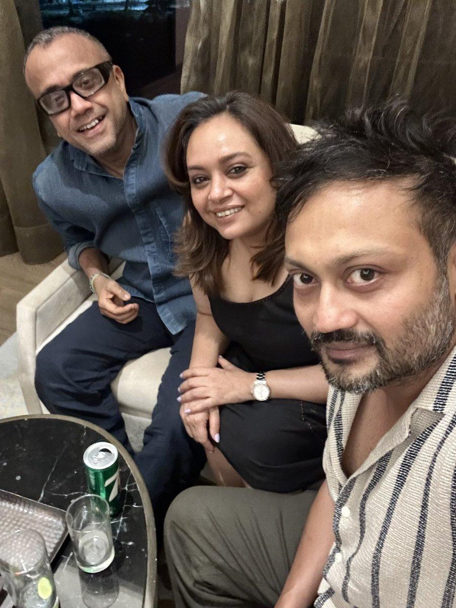 Birsa Dasgupta on Twitter: "Byomkesh, Satyabati, Ajit 🙃 Family time 🤗 No one's made a better ...