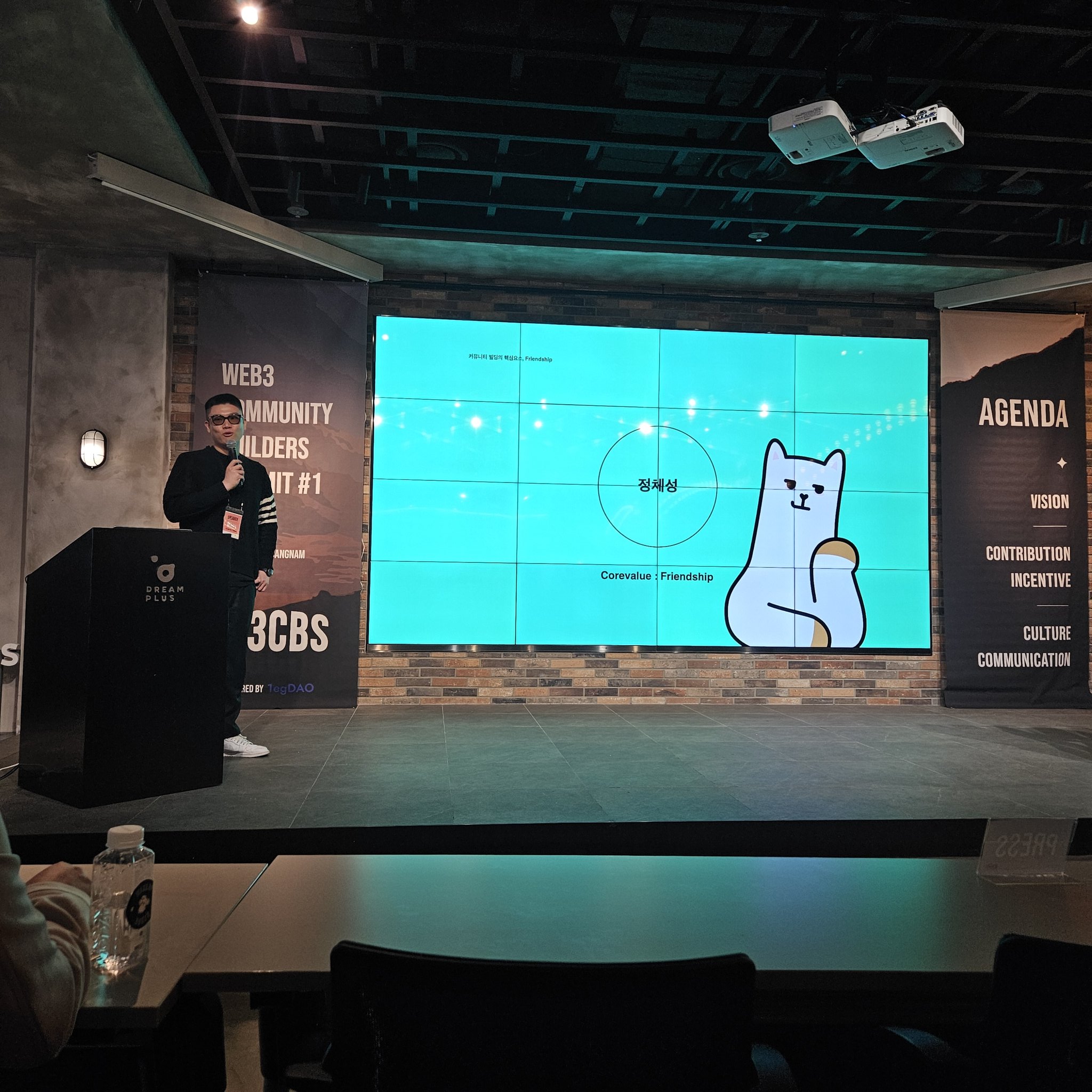 Hellobot Universe Official🪞 (@hellobot_NFT) / Twitter