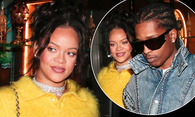 DTN NEWS on Twitter: "Pregnant Rihanna flashes her bare baby bump in cropped yellow jumper with ...