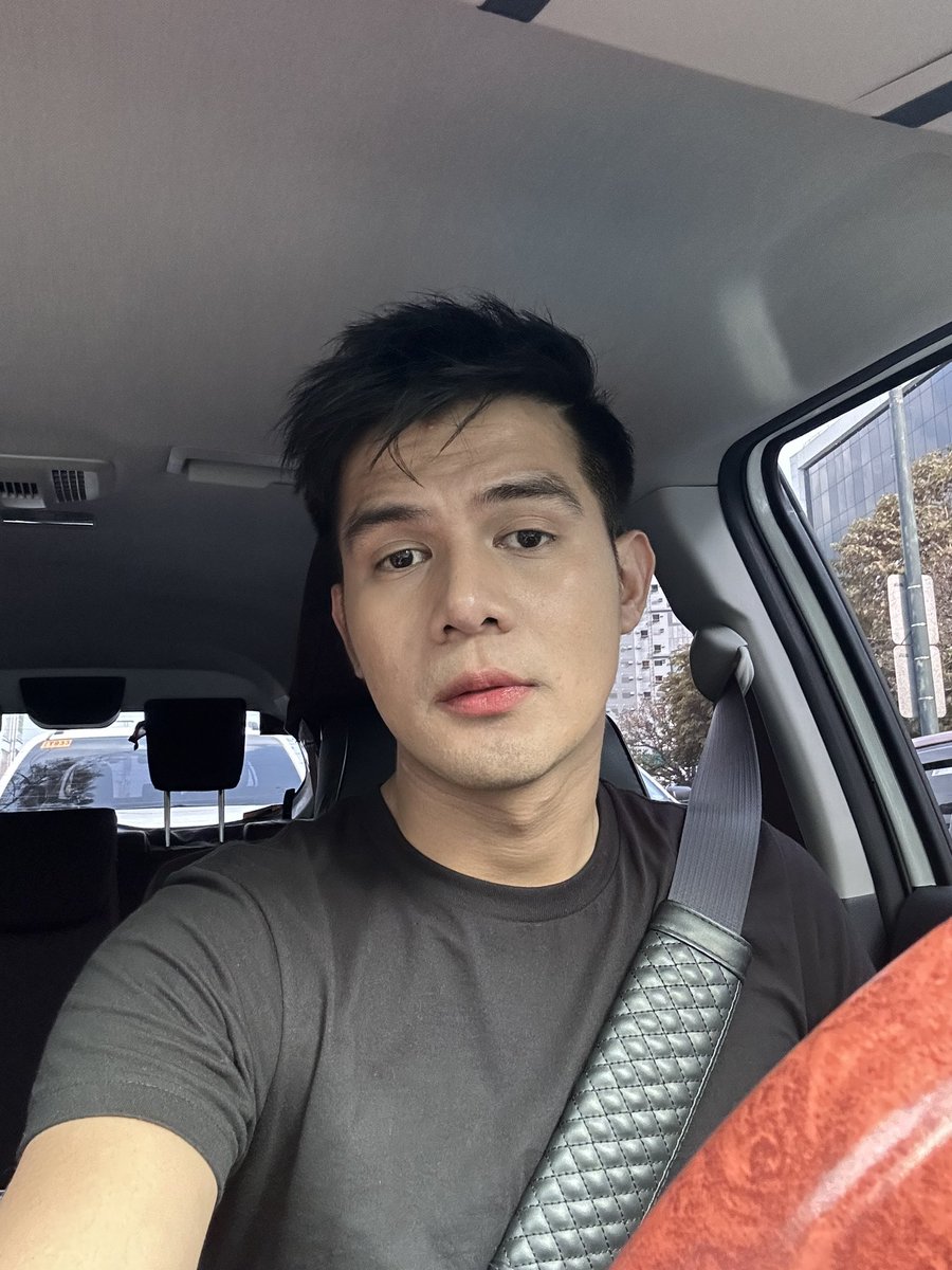 jvpereiraaaaa on Twitter: "napagkamalan nanaman akong artista, hindi po ako si dion ignacio hahaha"