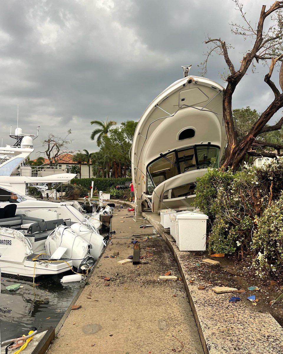 Max Chesnes on Twitter: "A few photos of the damage from yesterday’s EF-2 tornado in Palm Beach ...