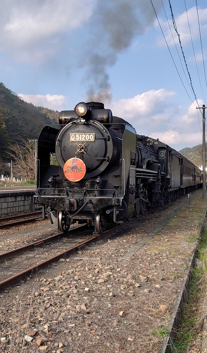 白い船 on Twitter: "RT @shiroifune: #SL の代名詞､#D51 (#デゴイチ)｡200号と498号が､動態で健在です｡ #やまぐち号 #ばんえつ物語号 #D51の ...