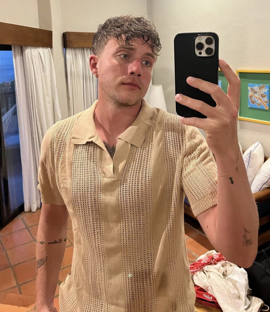 Cheeky Celebs π On Twitter Roman Kemp Shows Off His Tan Lines πππ₯π³ Cheeky