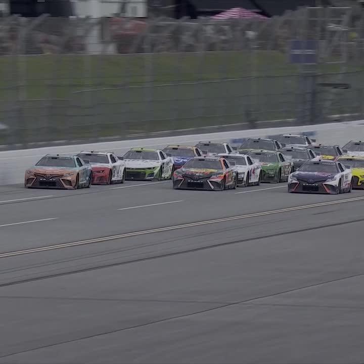 Nascar On Twitter The Third Lane Forms With Bubbawallace Taking Full
