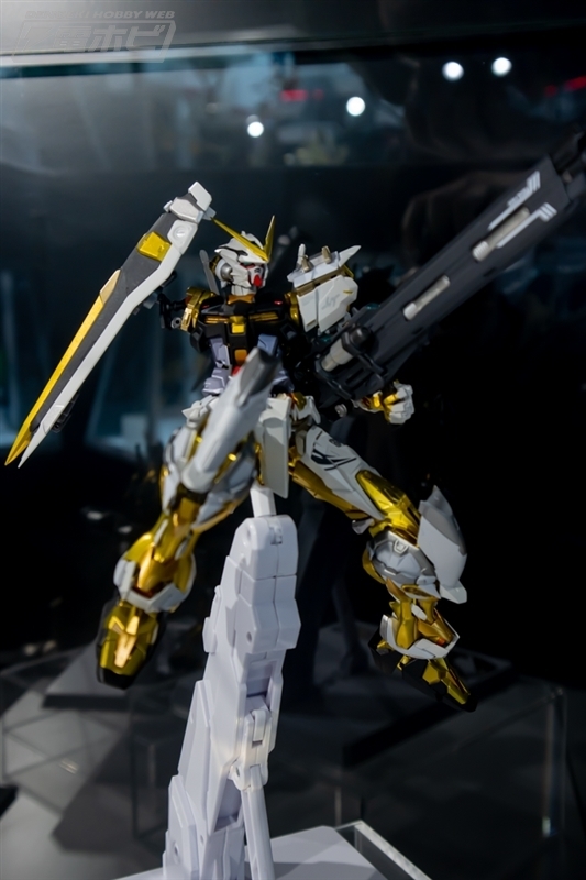 電撃ホビーウェブ on Twitter: "【週末の話題】『機動戦士ガンダムSEED ASTRAY』METAL BUILD ガンダムアストレイ ゴールドフレーム（オルタナティブストライク ...