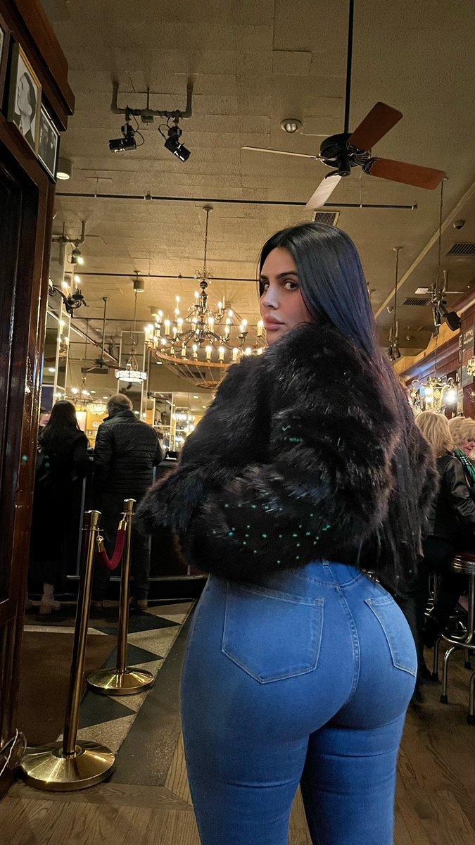Lily Adrianne On Twitter Hope No One Stares At My Fat Ass