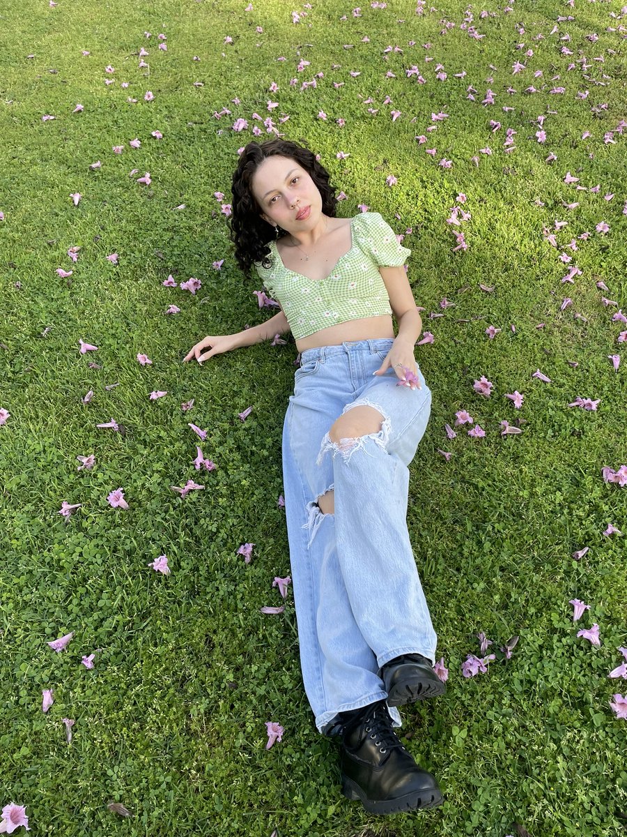 Satine Summers La 411 426 On Twitter Frolic In The Flowers With Me 🌼🌸