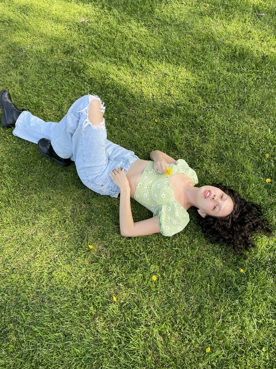 Satine Summers La 411 426 On Twitter Frolic In The Flowers With Me ๐ผ๐ธ