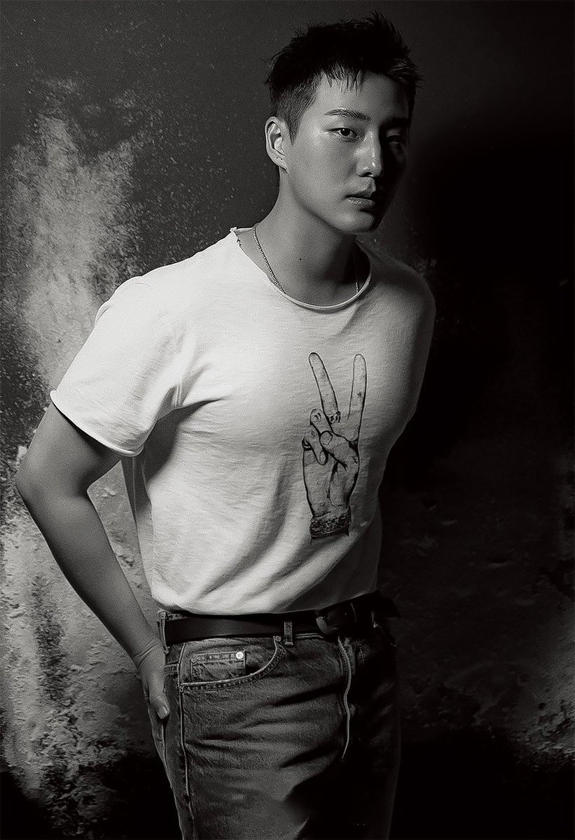 ᴋᴀɴɢ ʜᴇᴀʀᴛ🌷 on Twitter: "DAY6 영케이 퍼스트룩 화보 로고 제거 버전 공유 🦊📸 고화질은 여기서 다운👇🏻 01 https://bit.ly/3N9glBQ ...