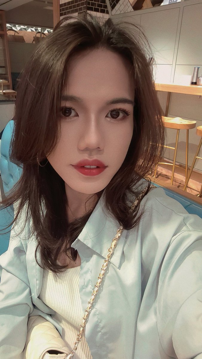 广州cd黎小雅 On Twitter 出门吃个东西,冷得我差点见我太奶。 推迟了3个月来上海就是怕冷,还是没躲过。😂😂😂 伪娘 女装大佬