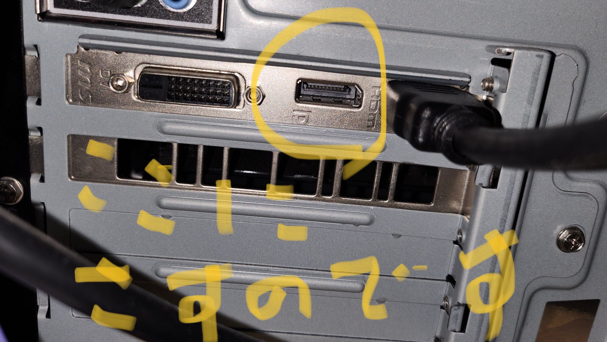 monaca_chan on Twitter: "@4410_Twitch 右のが今刺さってるところよね？ 隣に挿せばいけるはず！ ケーブルは100均のHDMIケーブルでも大丈夫！ https ...