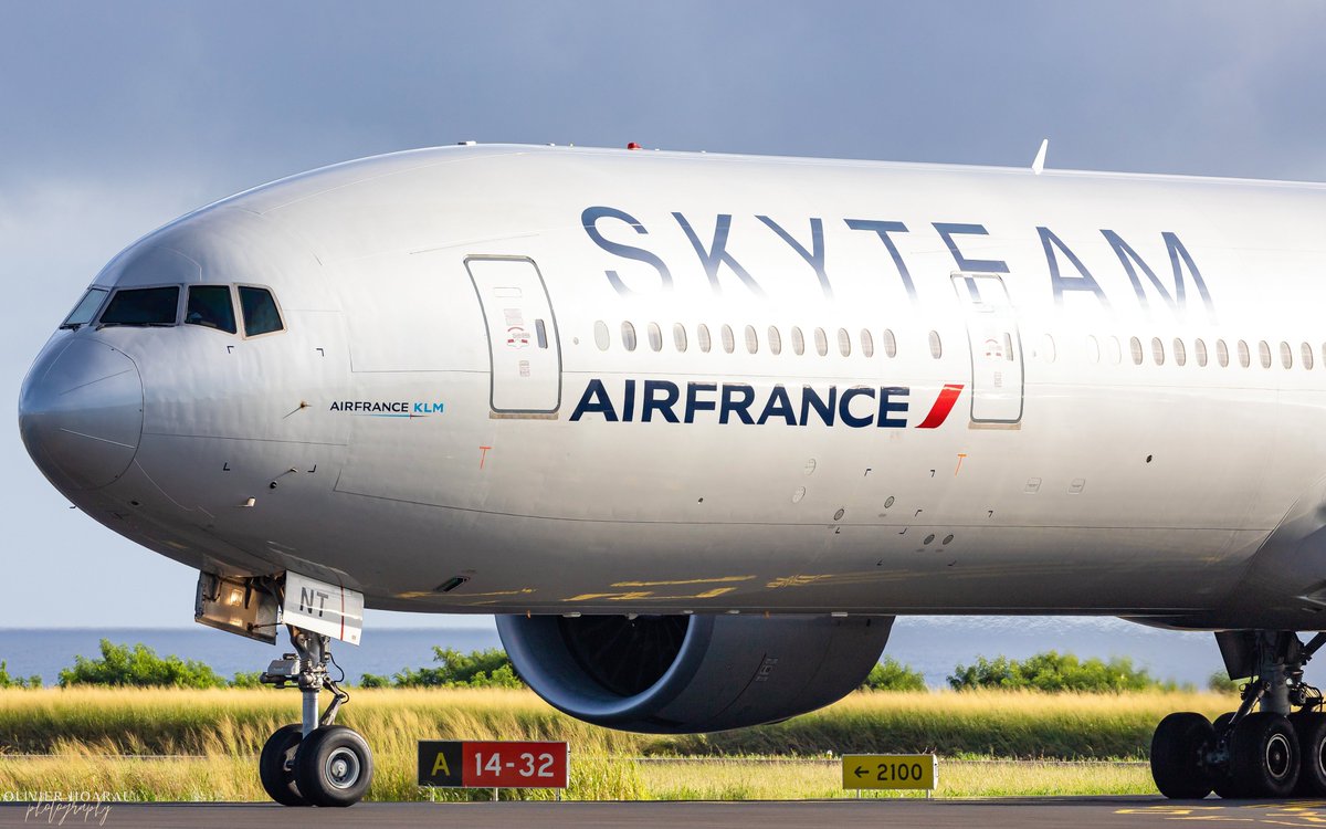 Olivier Hoarau on Twitter: "🇫🇷 November Tango, AF652 arriving this morning with a great light 😍 ...